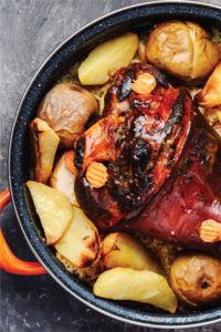 Pernil al caldero con batatas asadas – Chef Piñeiro